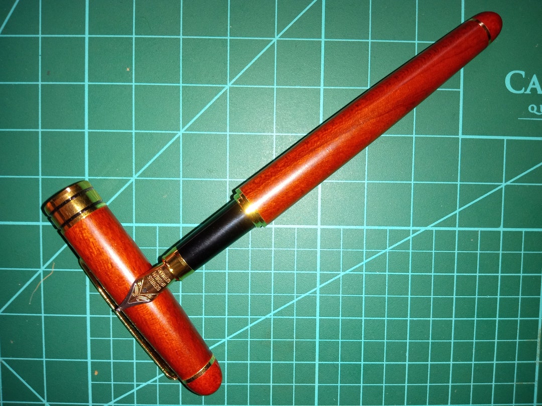 Red Rosewood Fountain Pen, Classic Vintage Style, Medium 0.7mm Nib ...
