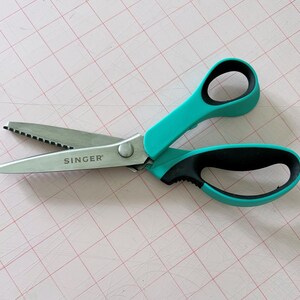 9 Inch Singer Proseries Pinking Zigzag Shears, Heavy Duty Zig Zag Edging Scissors, Sewing ...