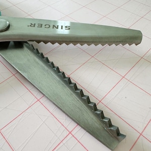 9 Inch Singer Proseries Pinking Zigzag Shears, Heavy Duty Zig Zag Edging Scissors, Sewing ...