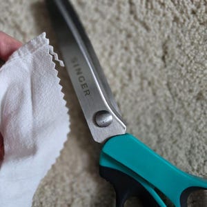 9 Inch Singer Proseries Pinking Zigzag Shears, Heavy Duty Zig Zag Edging Scissors, Sewing ...