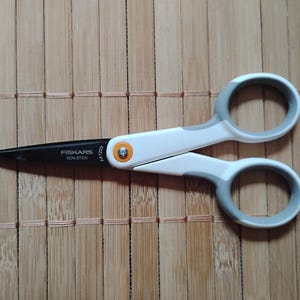 Fiskars 5 Inch Micro-tip Softgrip Scissors, Fabric, Sewing, Arts ...