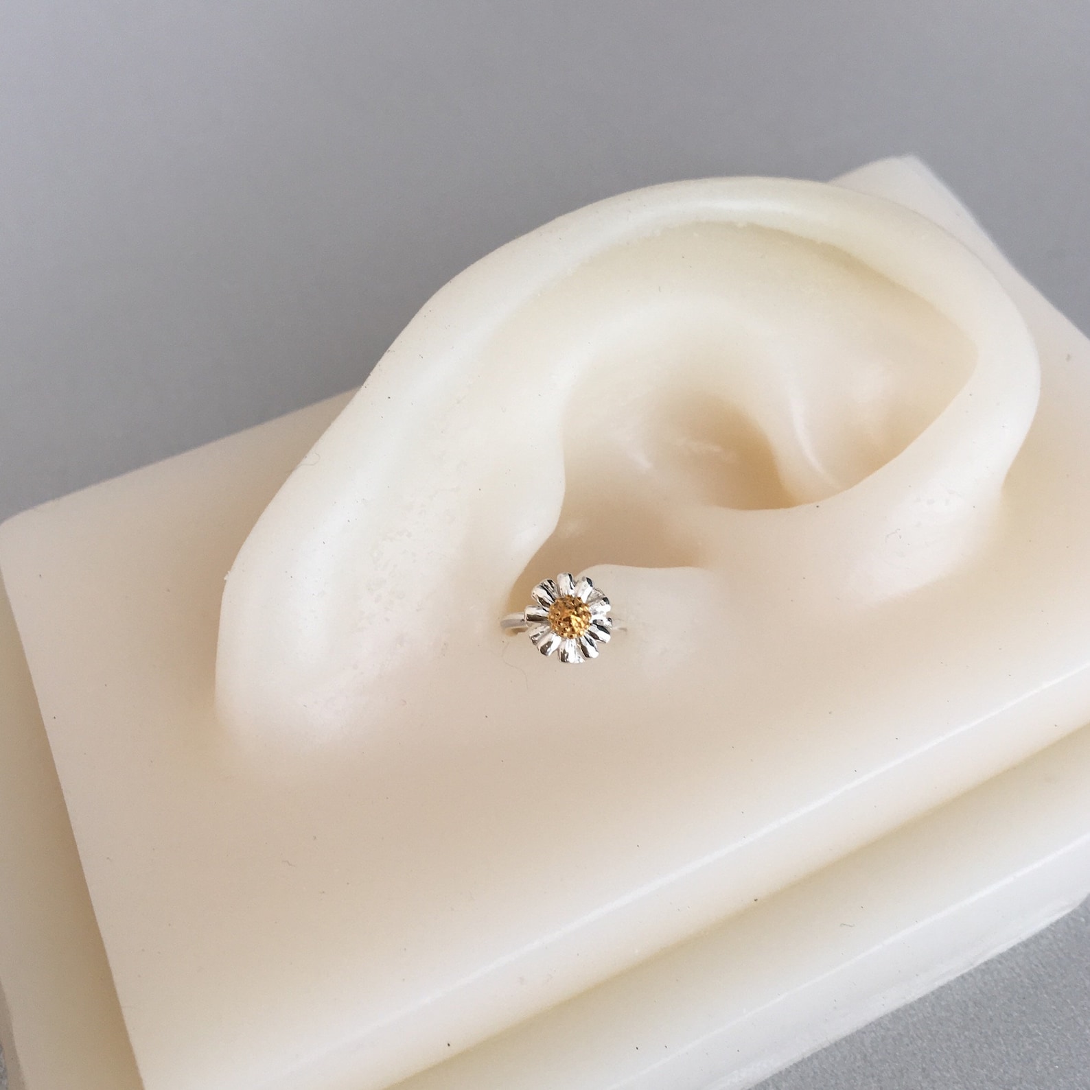 Mini Hoop 6 Mm Daisy Tragus Hoop Earring Helix Hoop Piercing - Etsy