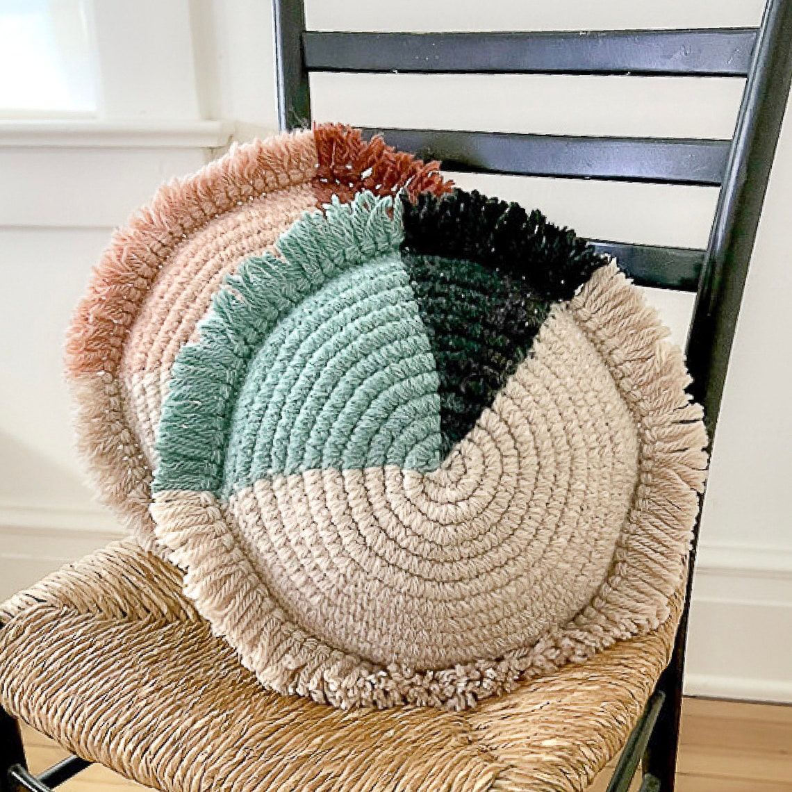 Round Boho Crochet Pillow Pattern: Cutie Pie - Etsy
