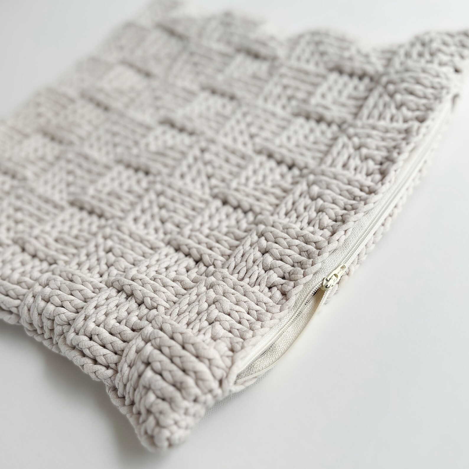 Crochet Pattern: Textured Crochet Throw Pillow - Etsy