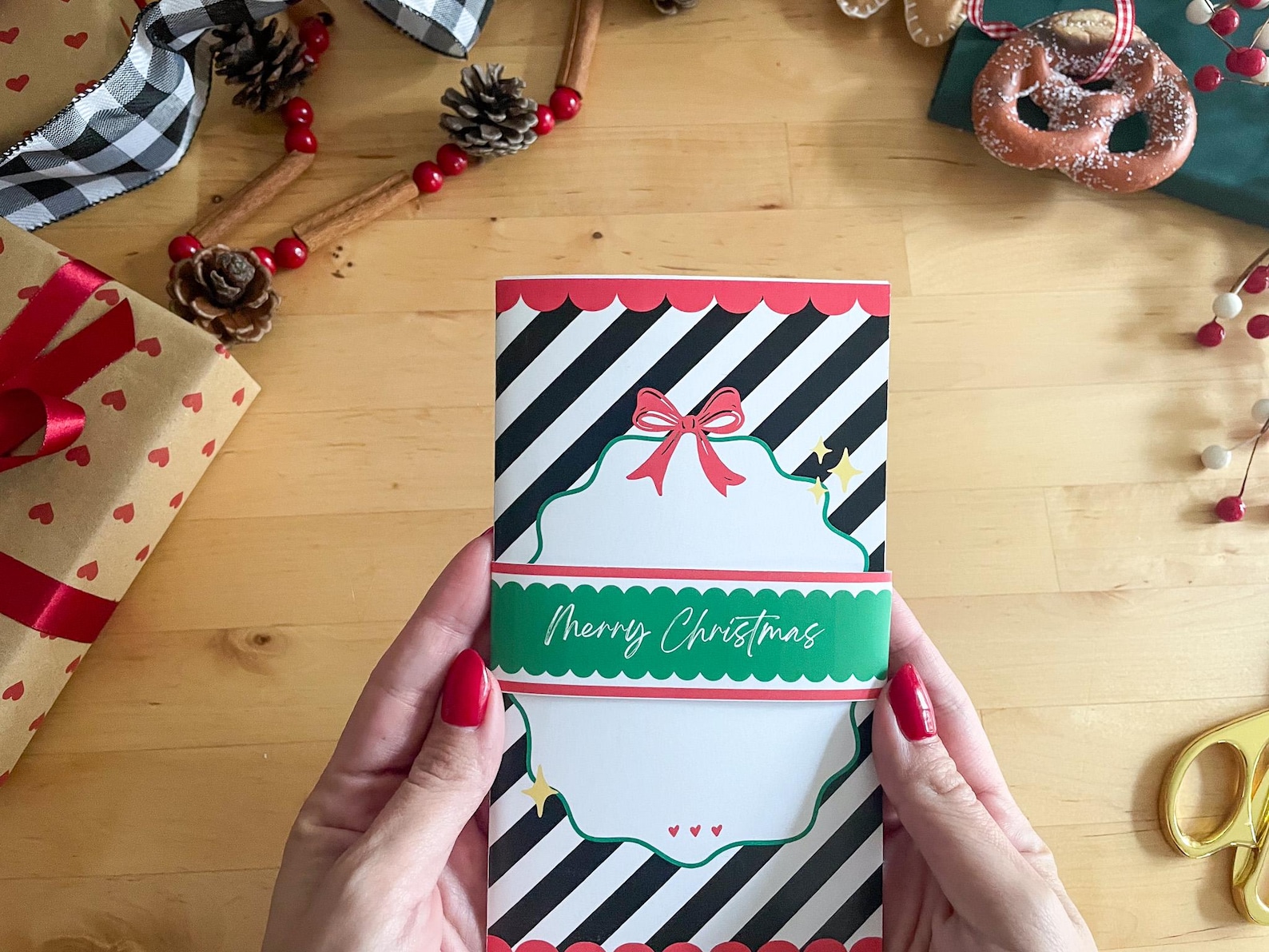 Printable Waterfall Gift Card Holder - DIY Christmas Gift Card Booklet ...