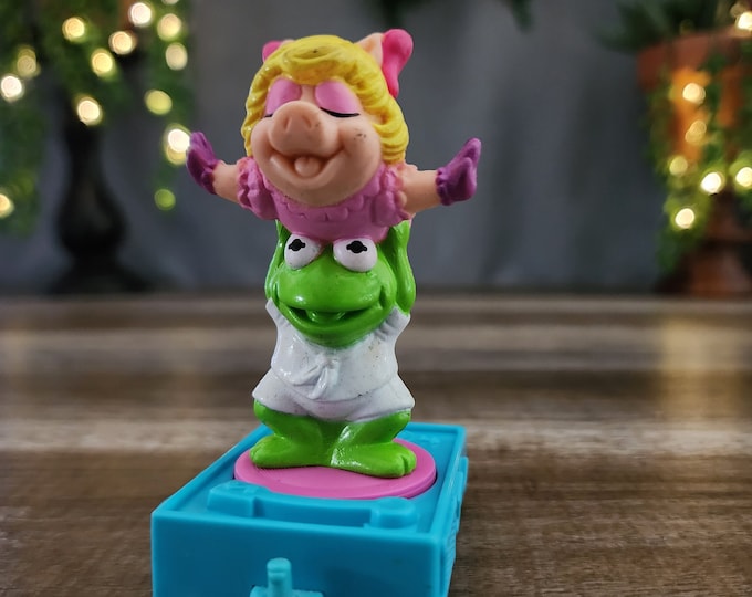 Miss Piggy and Kermit the Frog, Miss Piggy and Kermit Spinning Record ...