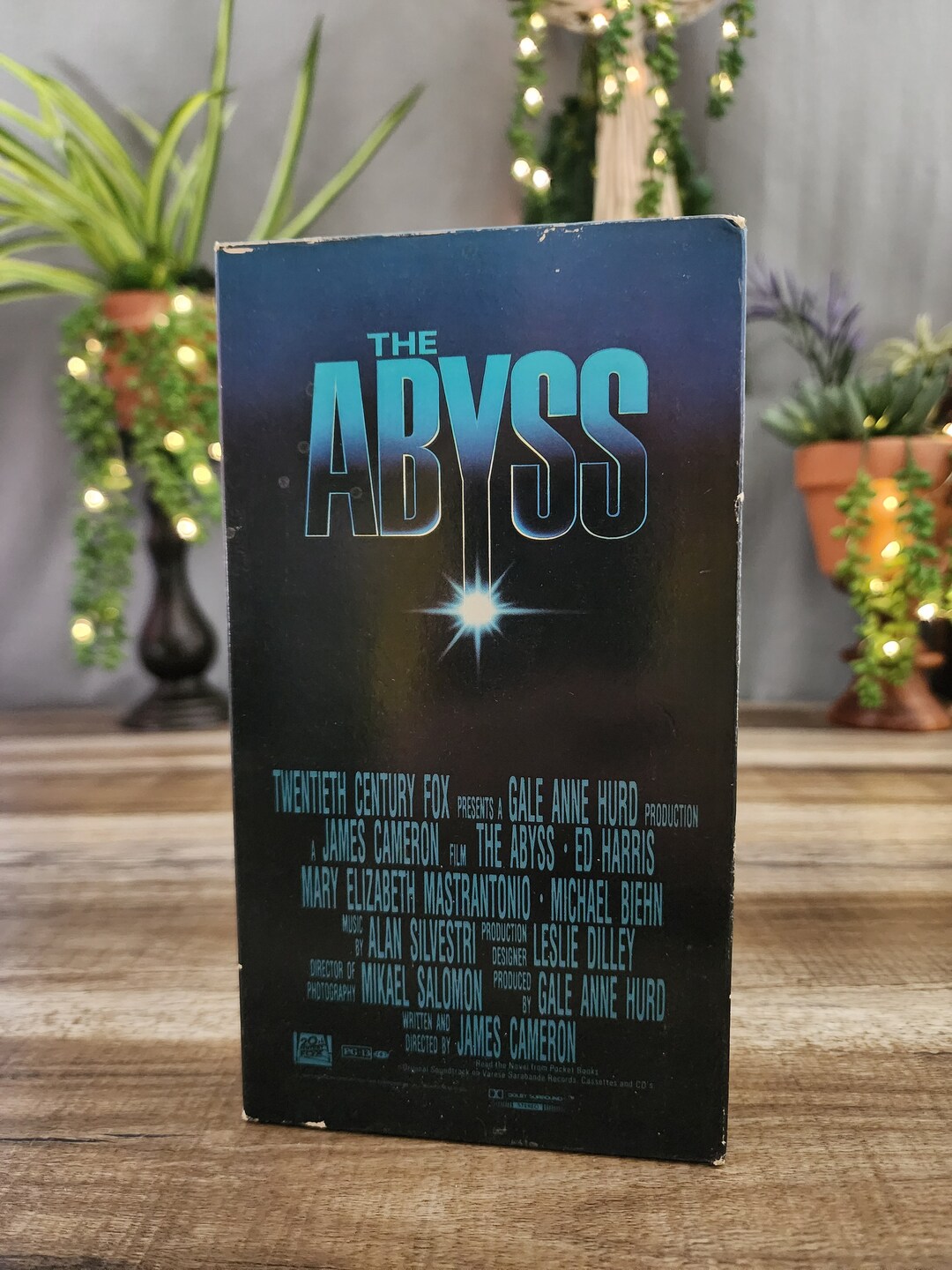 The Abyss VHS, Stars Ed Harris, Mary Elizabeth Mastrantonio and Michael ...