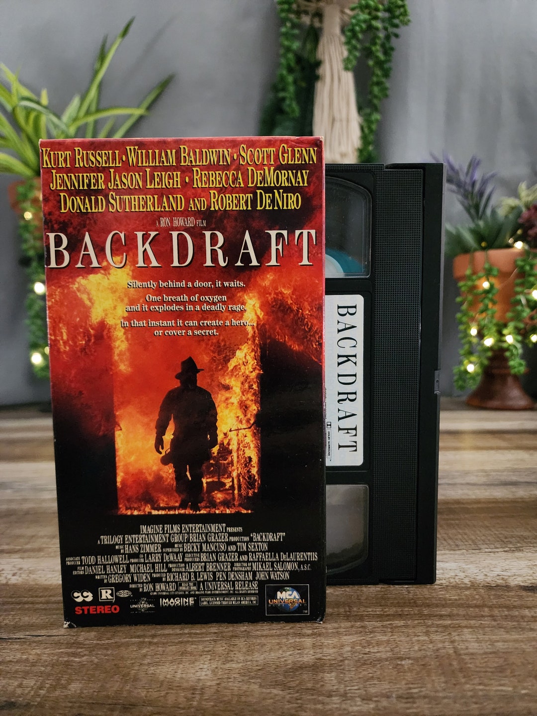 Backdraft VHS, Stars Kurt Russell, William Baldwin, Scott Glenn and ...