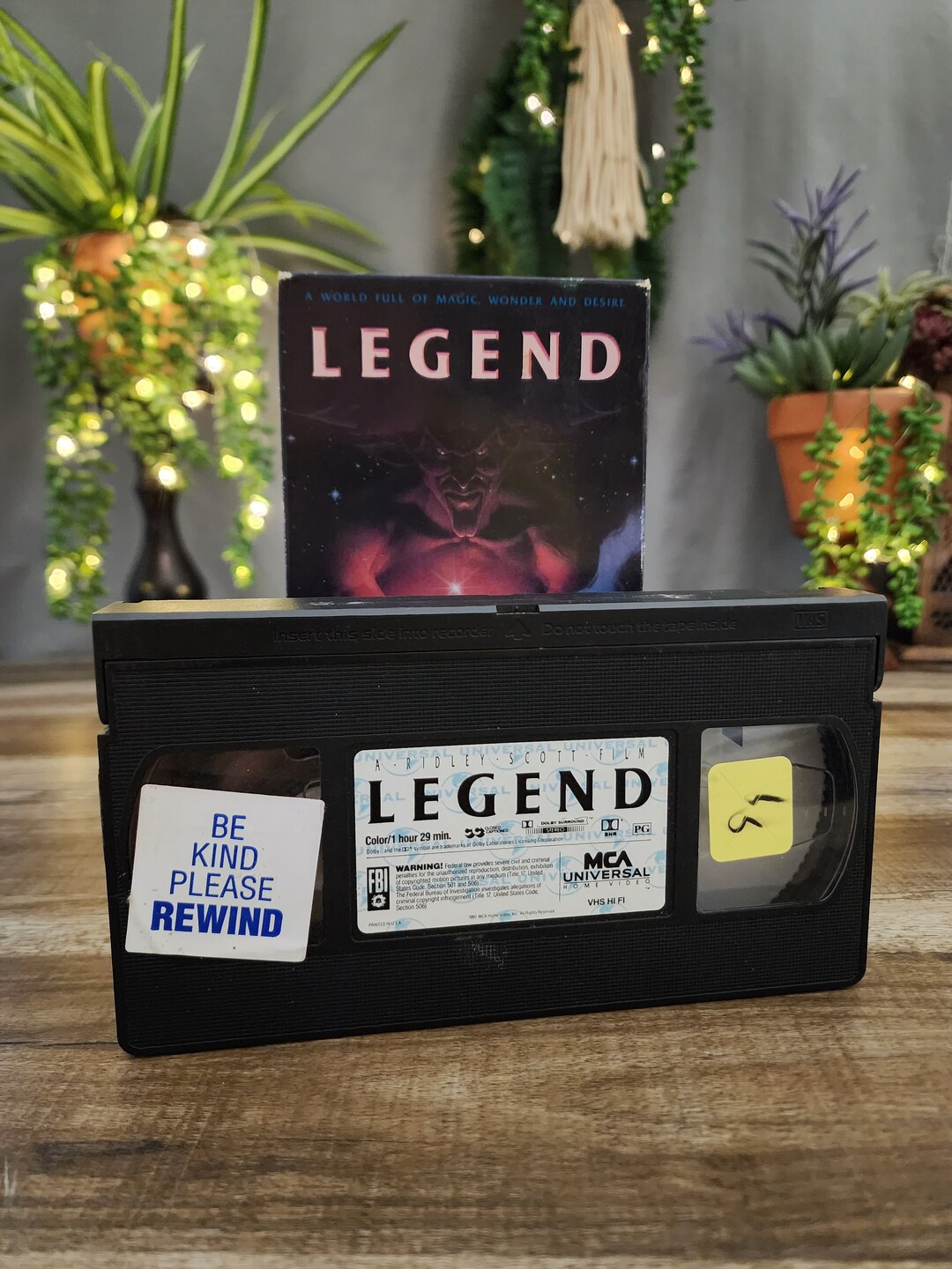 Legend VHS, Stars Tom Cruise & Tim Curry, Battle of Good and Evil, in a ...