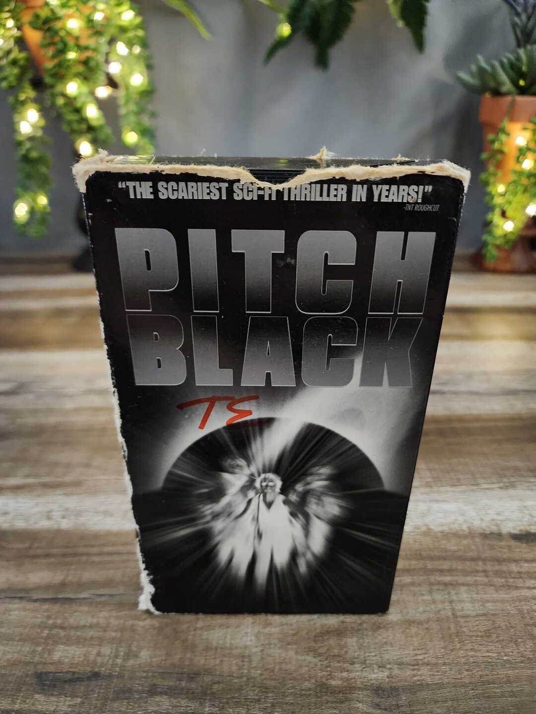 Pitch Black VHS, Stars Vin Diesel, the Chronicles of Riddick, Radha ...
