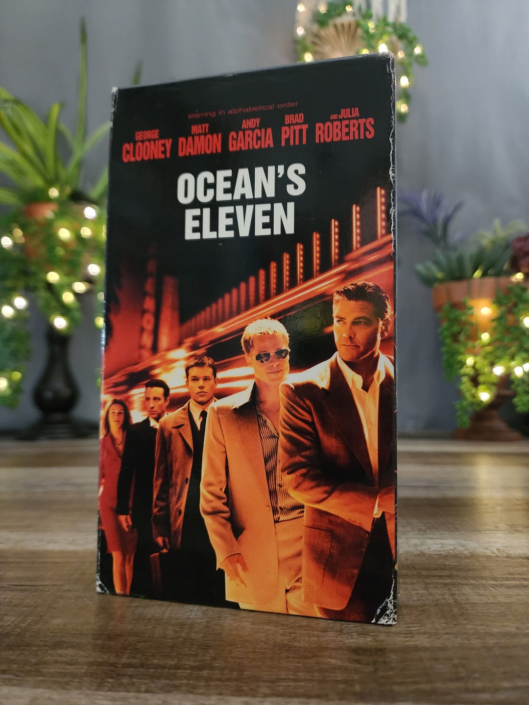 Ocean's Eleven VHS, Stars George Clooney, Brad Pitt, Andy Garcia, Julia ...