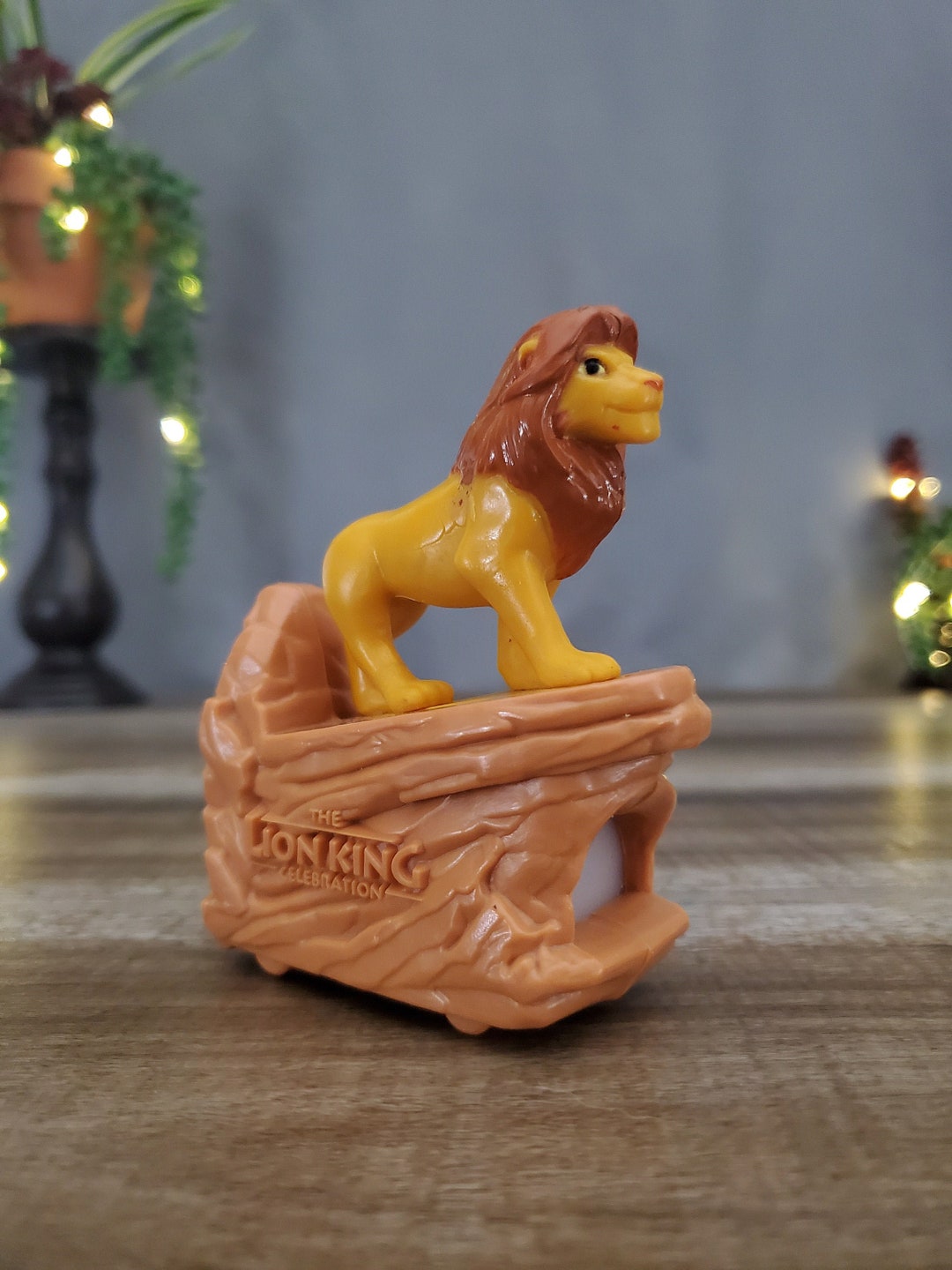 Simba the Lion Prides Rock Viewfinder, Walt Disney's the Lion King ...