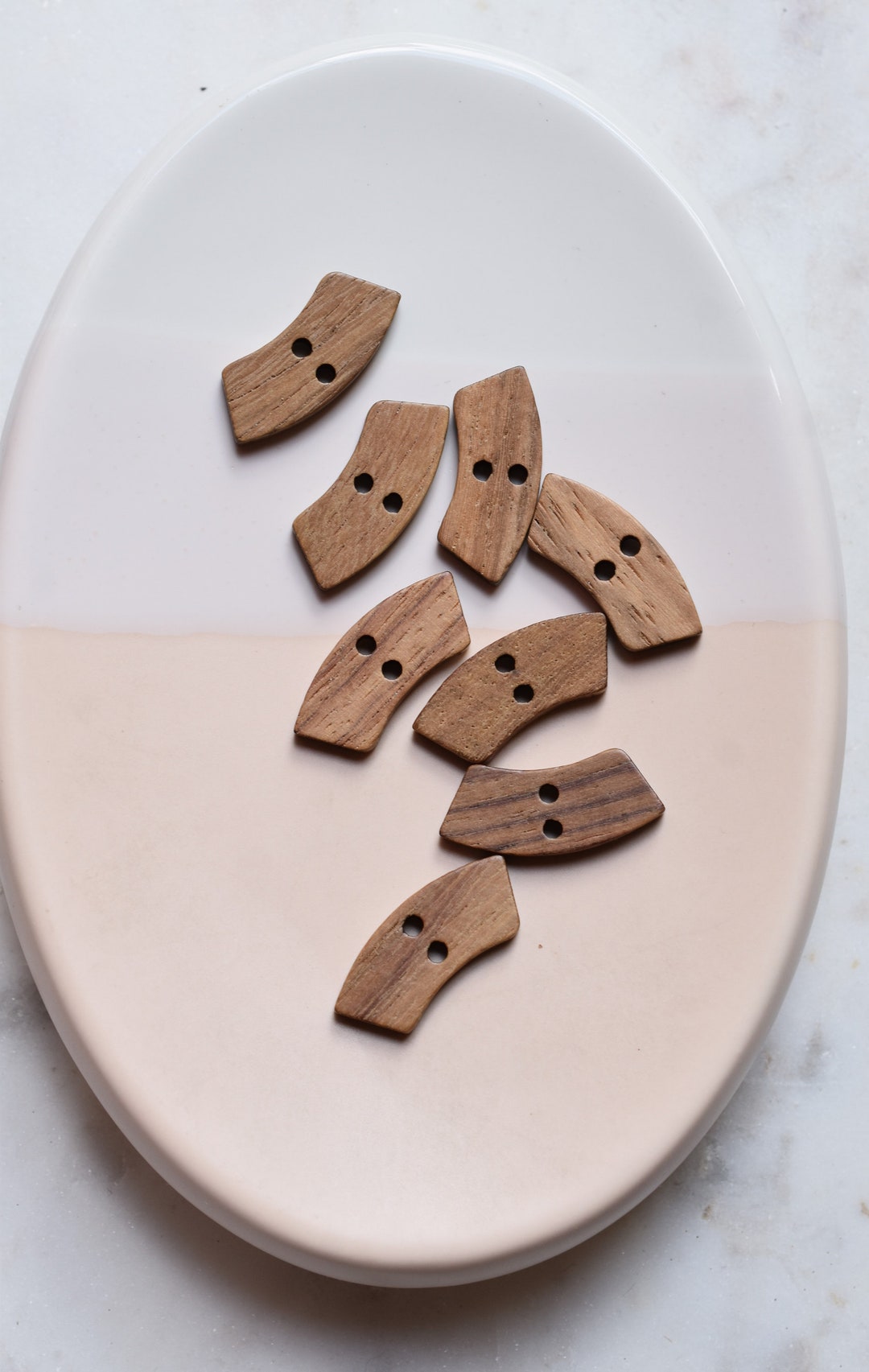 4 Stück Gebogene 2 Loch Holz Geometrische Stecker 25x5mmSchmuckzubehör ...