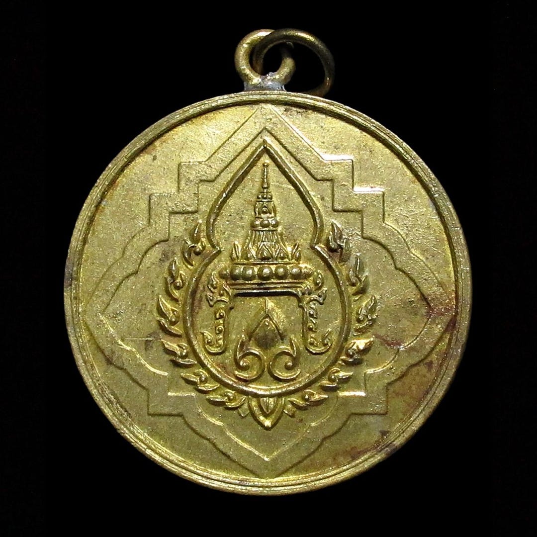 Sacred Coin 'reian Mala' Thai Amulet, Royal Thai Army Emblem on Back ...