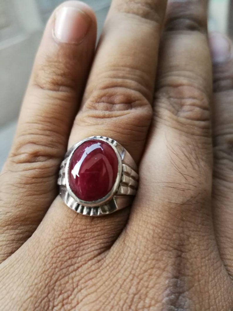 Anillo de rubí grande de color rojo oscuro natural en plata - Etsy España