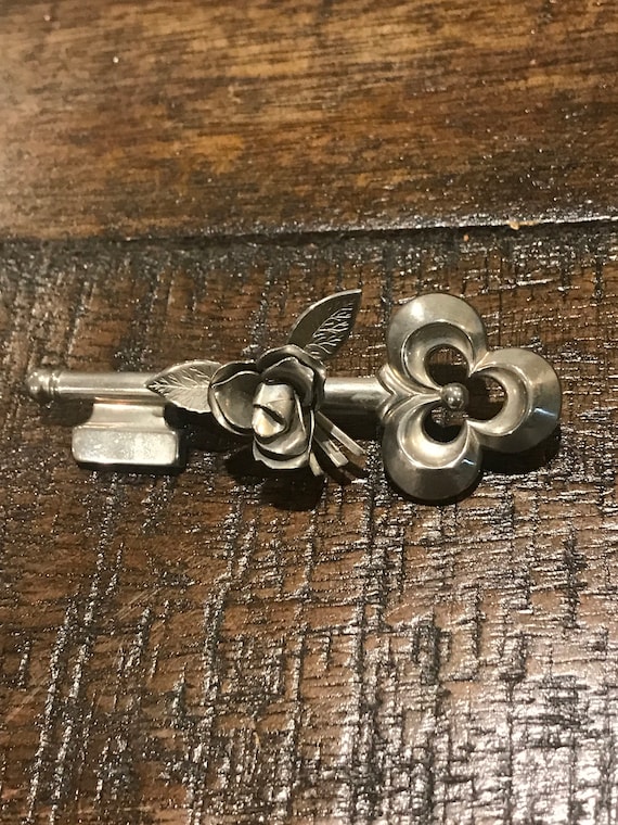Vintage 1940s Silver Coro Craft Key Rose Brooch - Gem