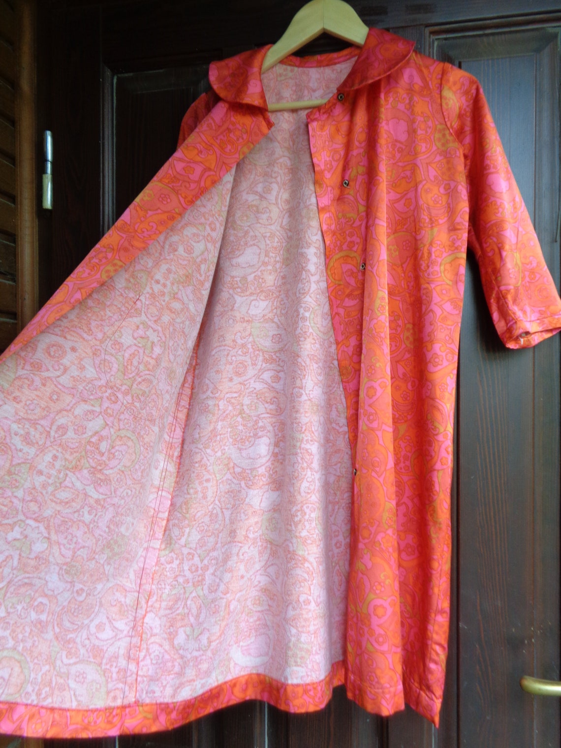 True 60s Vintage Robe; Vivid Pink Red Orange Robe, Snap Closure Robe ...