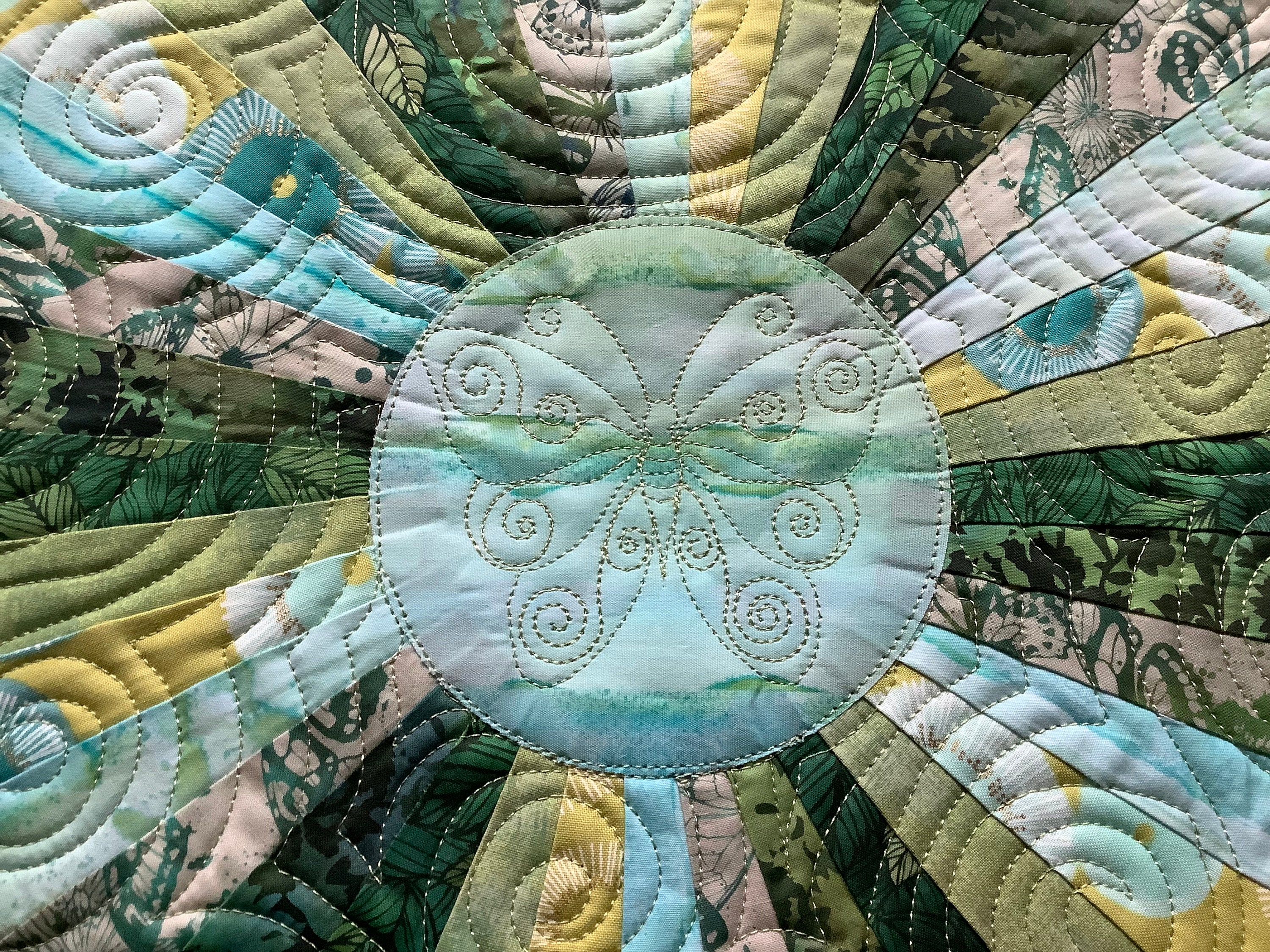 Round Quilted Table Topper in Green, Large Table Mat for Irish St ...