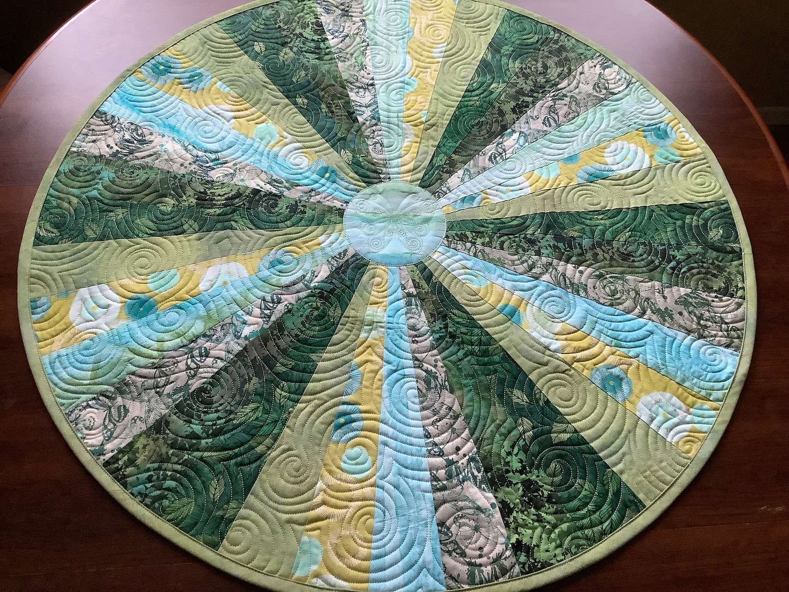Round Quilted Table Topper in Green, Large Table Mat for Irish St ...