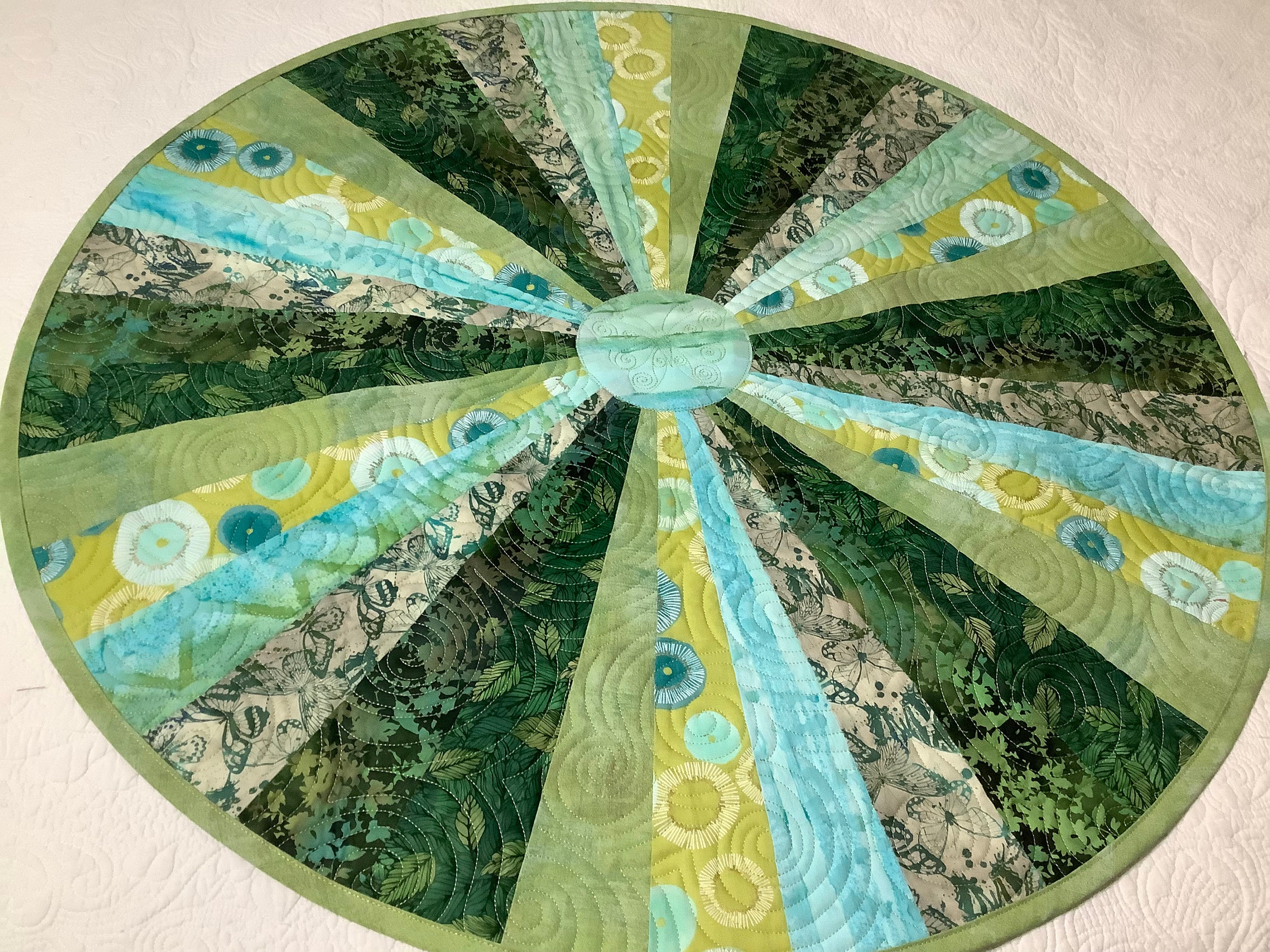 Round Quilted Table Topper in Green, Large Table Mat for Irish St ...
