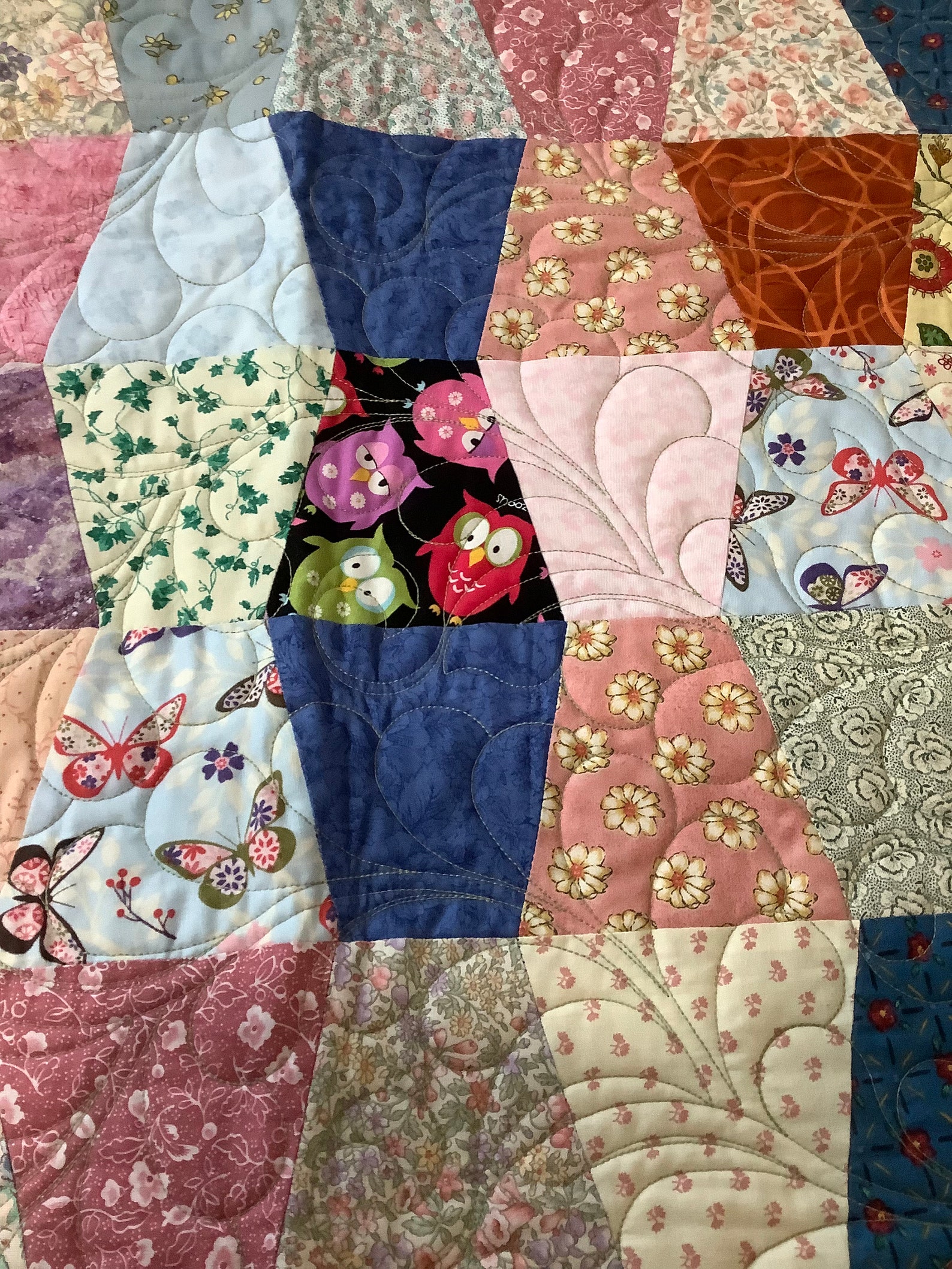 Tumbler Block Lap Quilt, Scrappy Multi-color Feathered Quilting, Crib ...