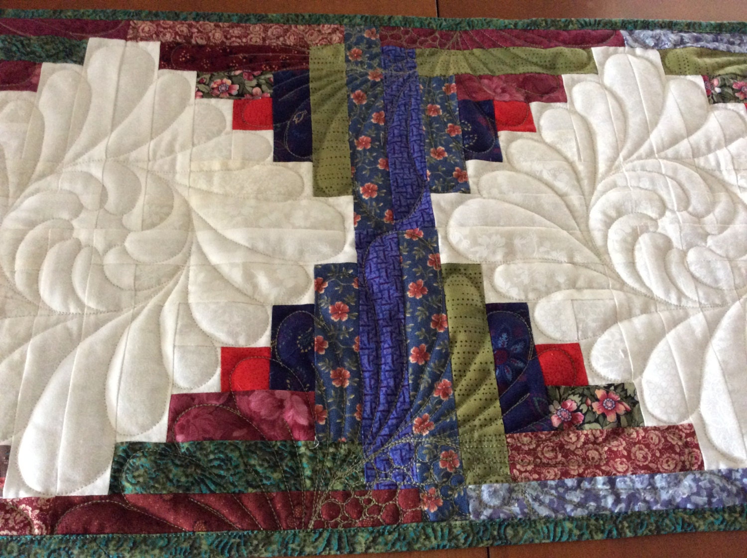 Traditional Quilted Table Runner/log Cabin Design With Feathered ...
