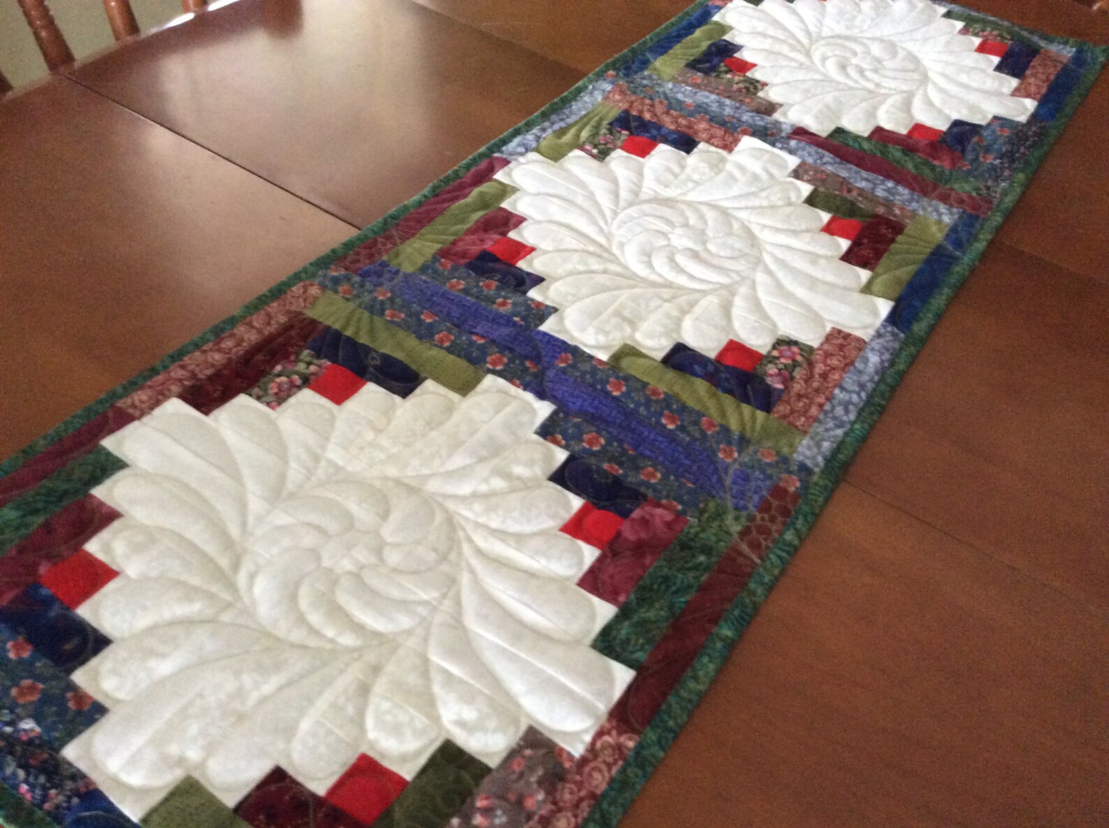 Quilted Table Runner: Log Cabin Design, Feathered Wreaths, 40.5 X 14 ...