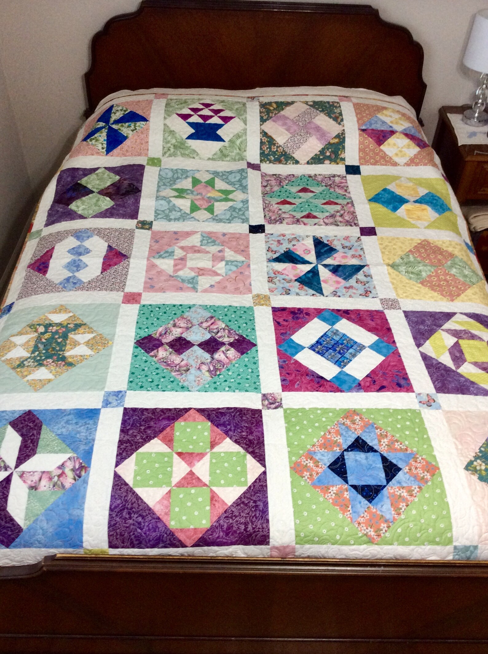 Scrappy Sampler Quilt, Spring Colors, Feather Quilting, 60x73 - Etsy