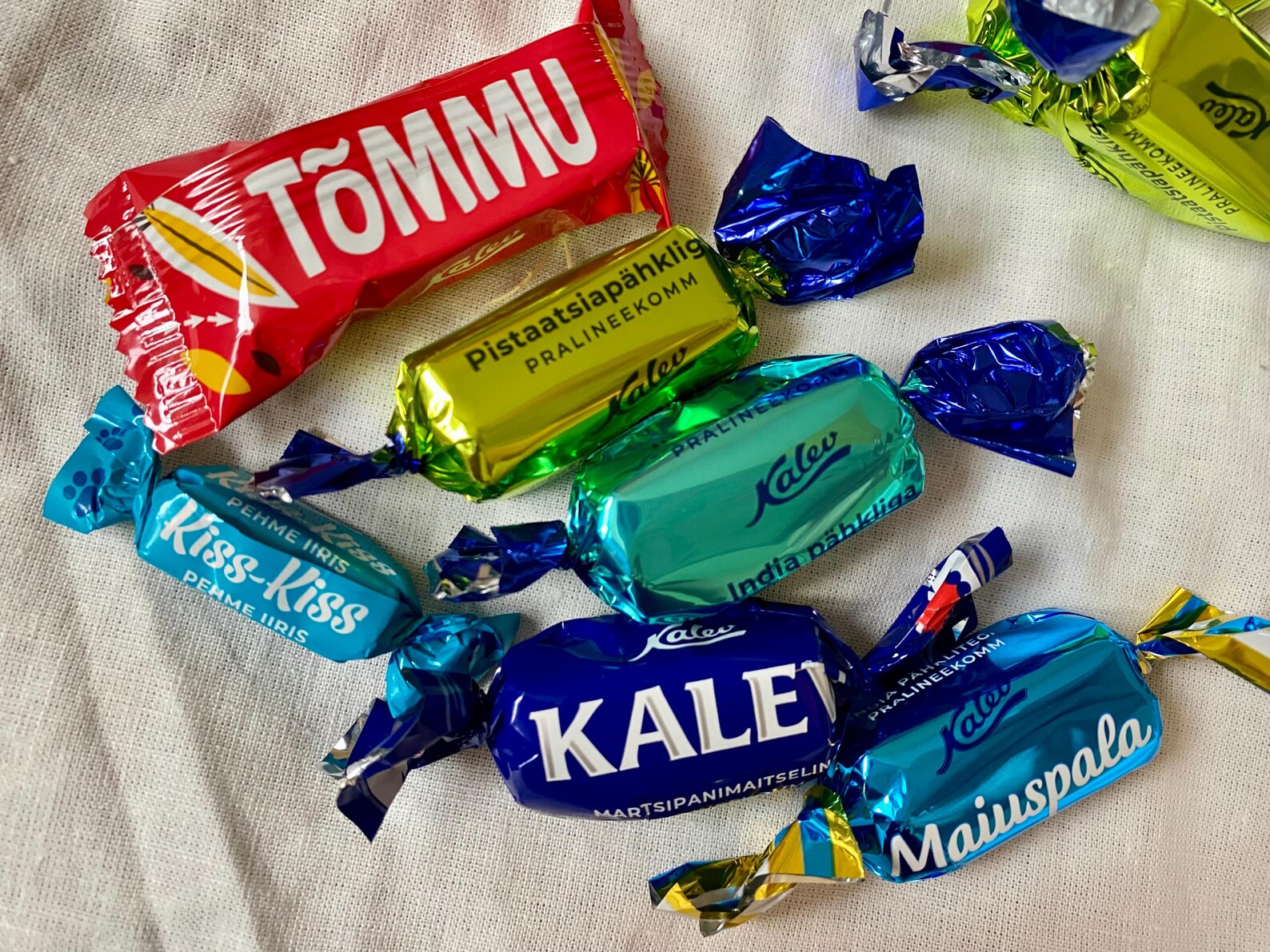 Estonian Chocolate Candy Gift Box 30 Estonia Kalev Praline Candies ...
