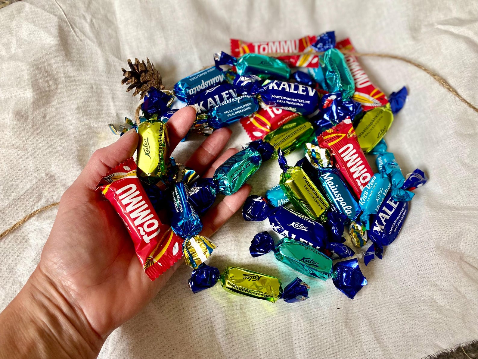 Estonian Chocolate Candy Gift Box 30 Estonia Kalev Praline Candies ...