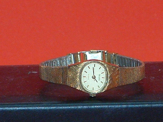 Pre-owned Womens Suizo Dress Analog Quartz Watch - Etsy