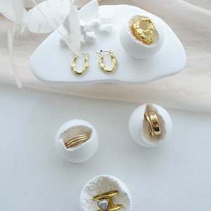 Gypsum Ring Display, White Ring Stand, White Jewelry Display DS1639 - Etsy