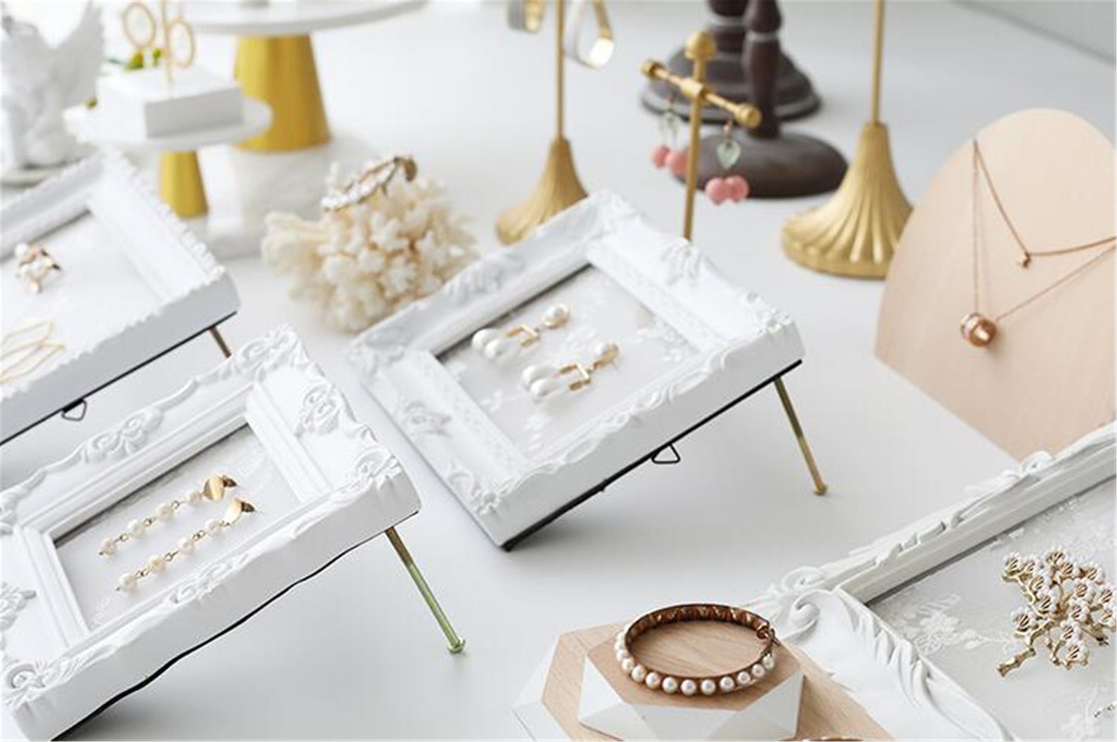 White jewelry display white jewelry organizer stand white - Etsy 日本
