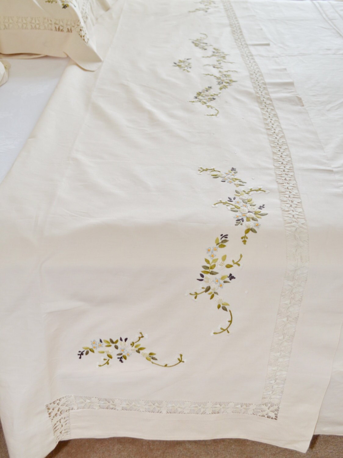 French Vintage Bed Sheet Set, 3 Pieces, 1 Flat Sheet, 2 Pillow Cases ...