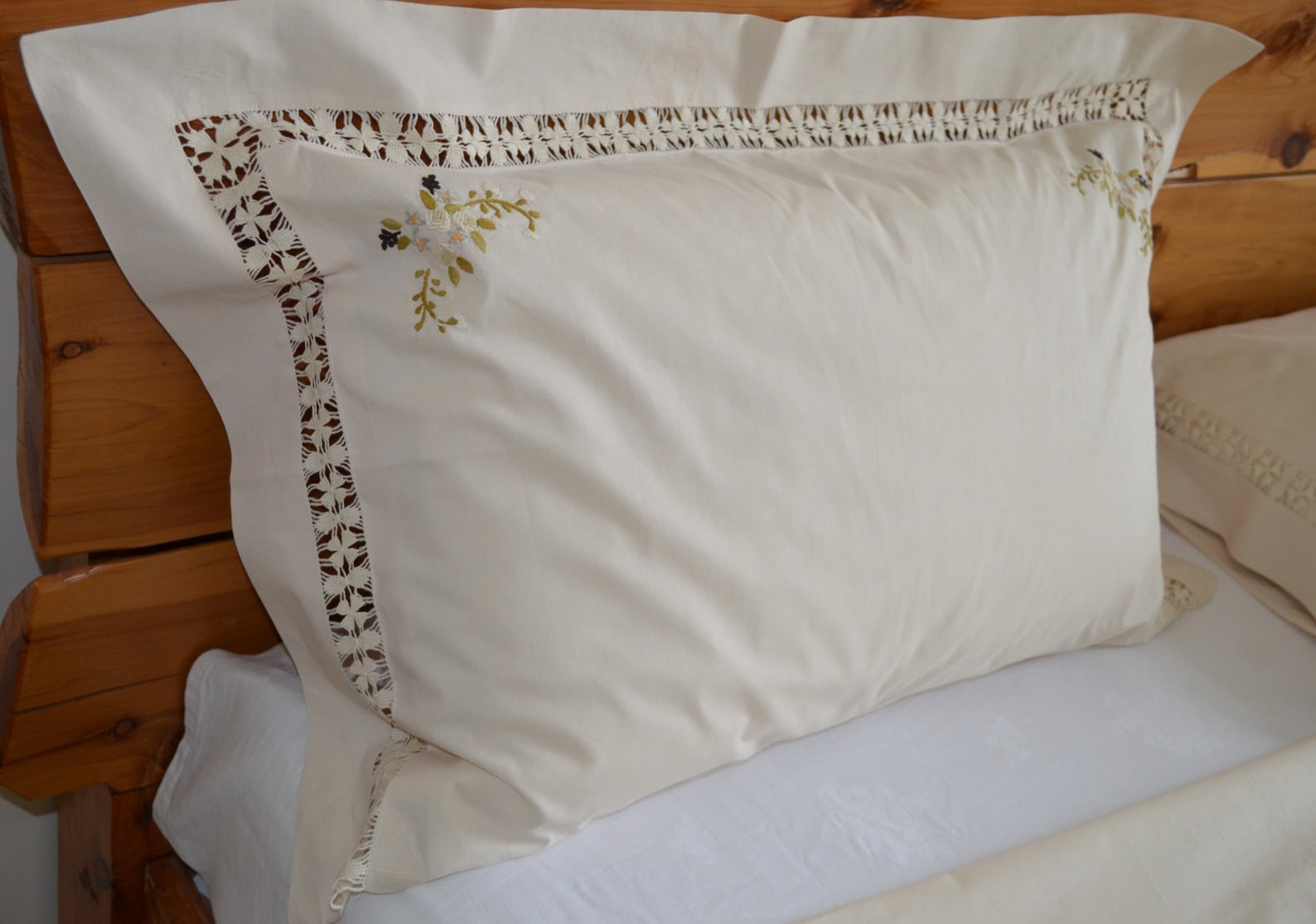 French Vintage Bed Sheet Set, 3 Pieces, 1 Flat Sheet, 2 Pillow Cases ...
