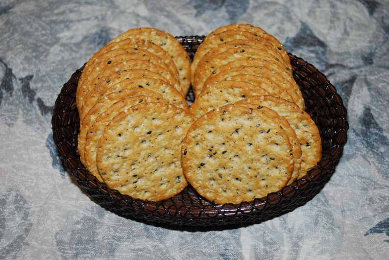 Pair of Pine Needle Cracker Baskets - Etsy
