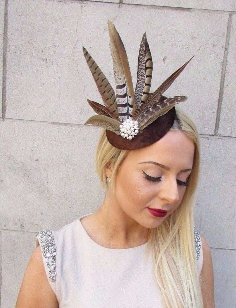 What We Do In The Shadows: Season 3 Episode 3 The Guide's bird feather ...