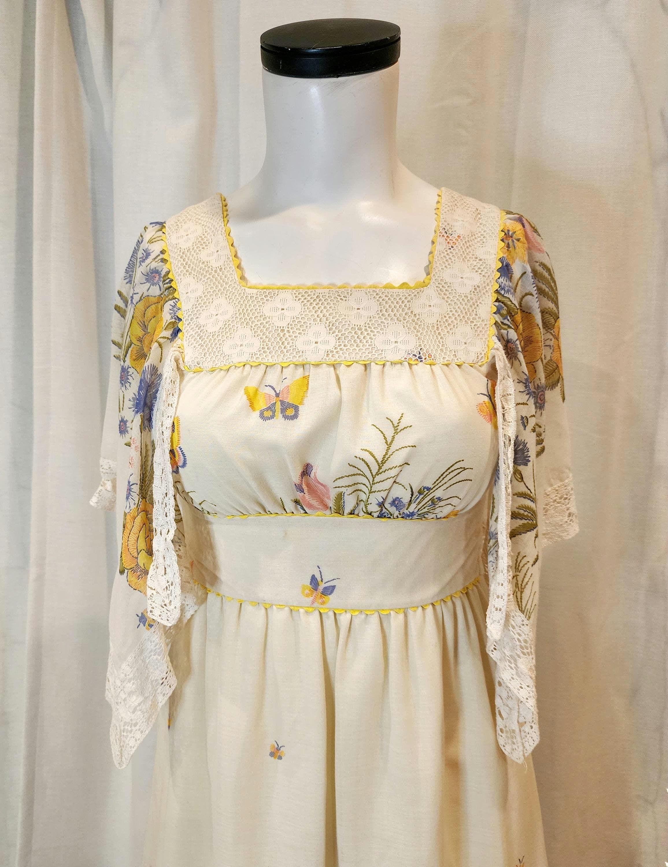 1970s Vintage Flutter Sleeve Butterfly Print Midi Dress, Size 4 - Etsy