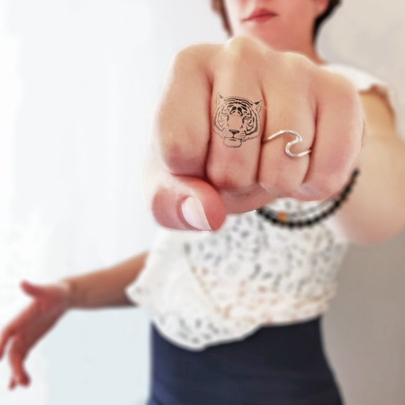 Tigerfinger Tattoo Cool Tiger On Finger Tattoo Idea