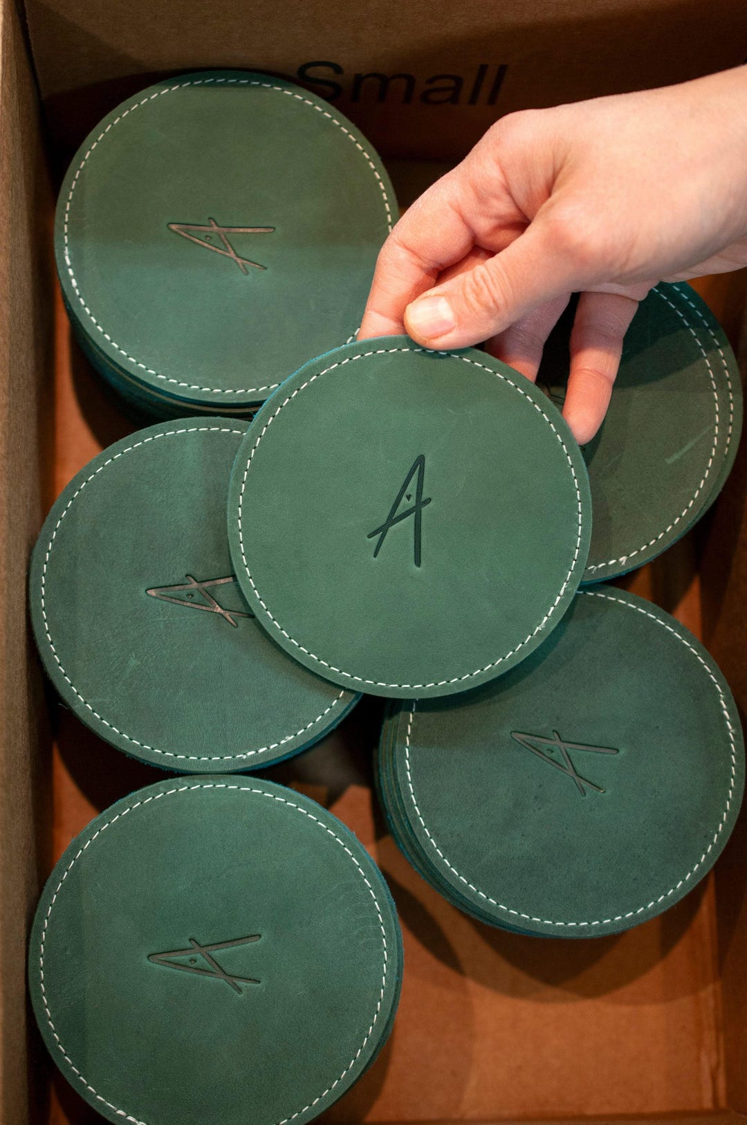 Custom Logo Leather Coaster Set , Corporate Gift Round Whiskey Coasters ...