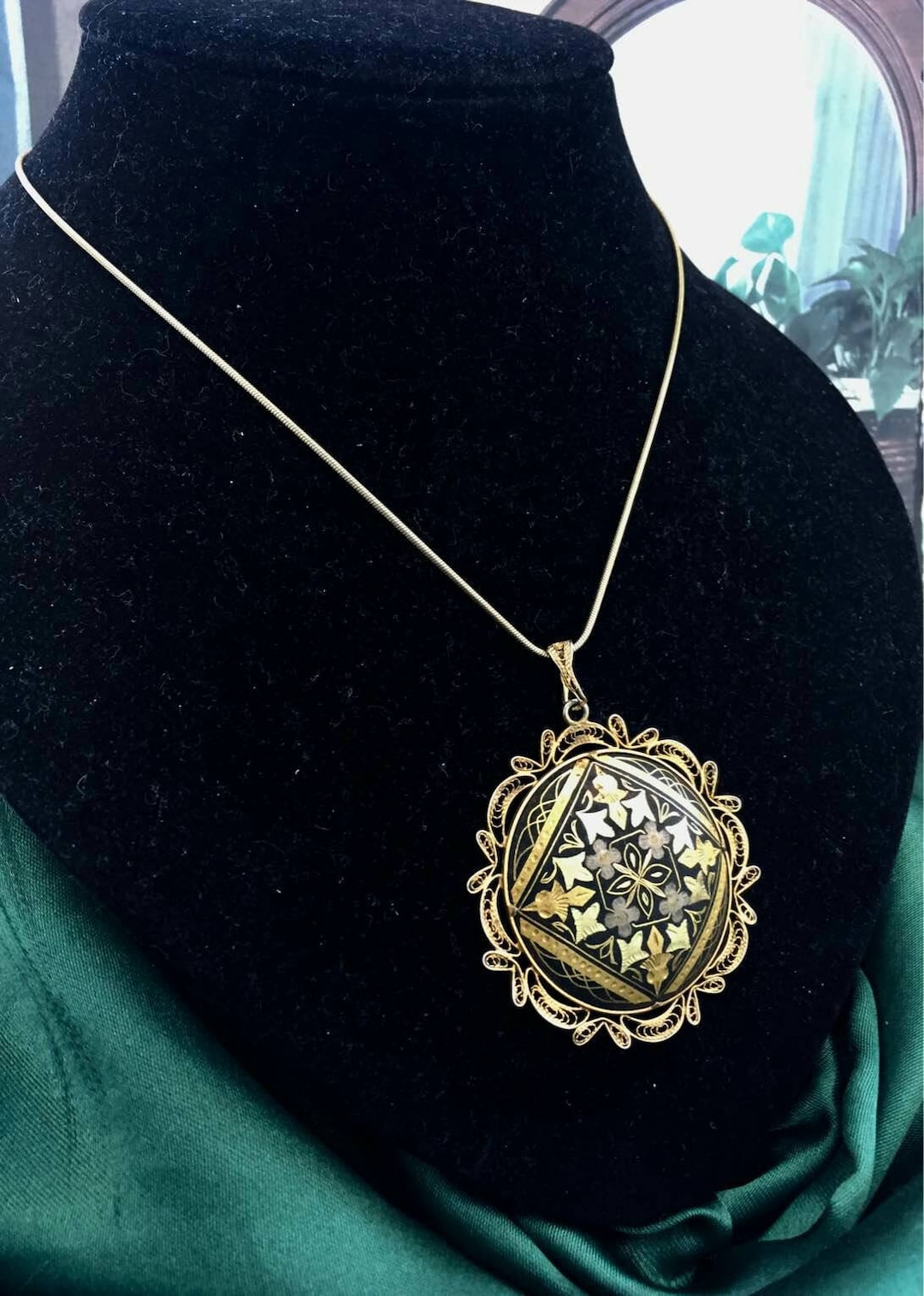 Vintage Damascene Pendant Necklace 24k Gold Inlay Spun Frame Filigree ...