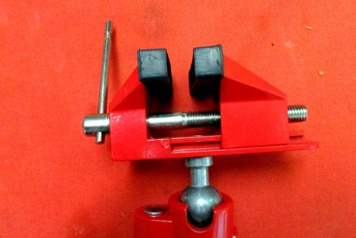 Hobbiest Vise Locking Universal Ball Joint Rubber Jaws Light Non ...