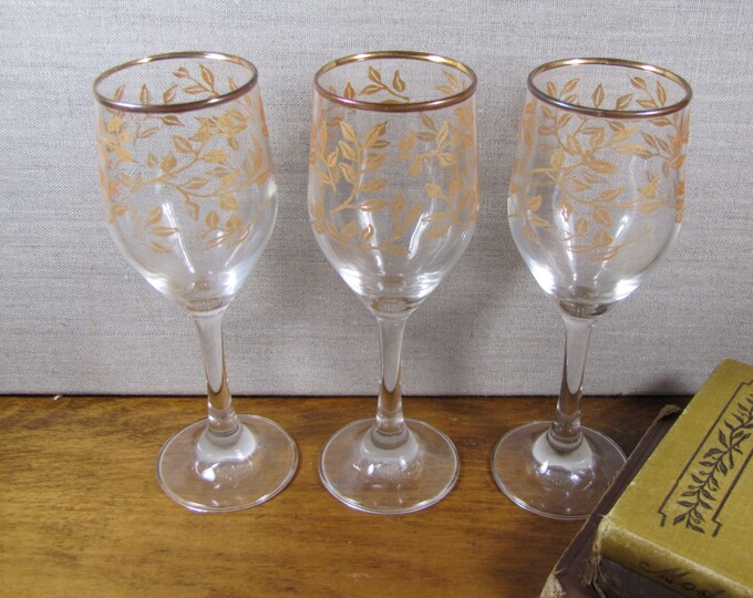 Stemware Wine Glasses Gold Accent Rim Gold Colored Etched Leaves Set of ...