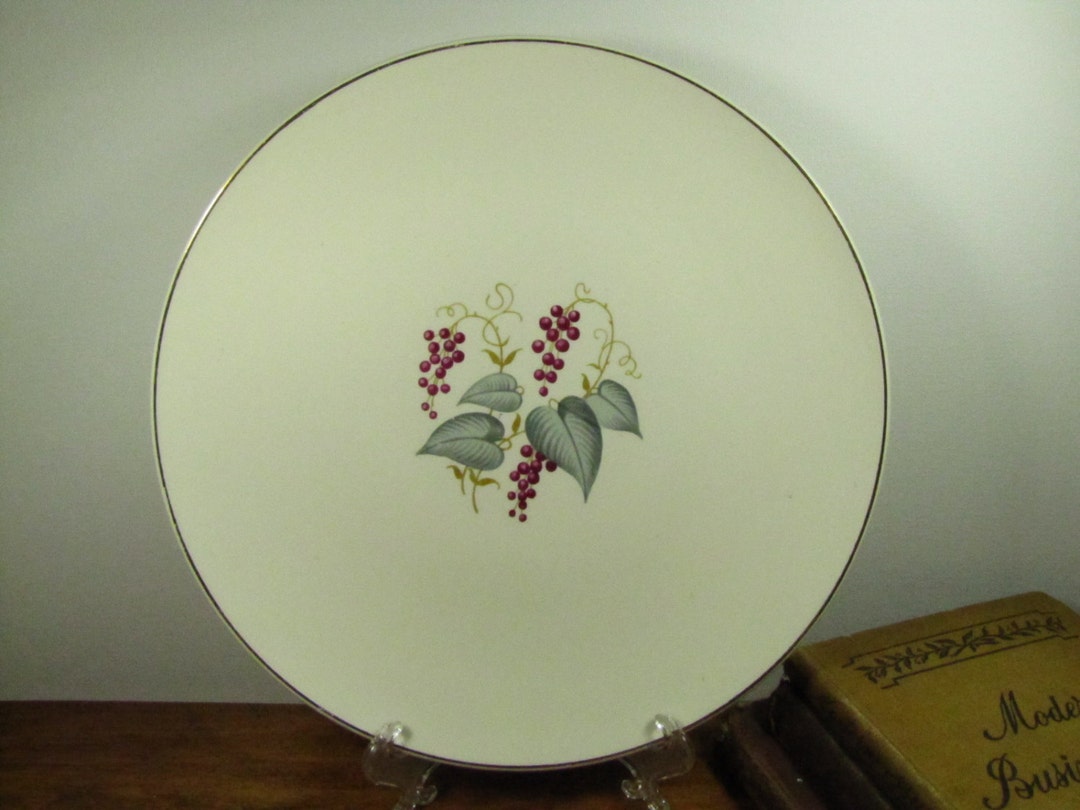 Small Vintage Plate With Leaf and Berry Pattern - Etsy