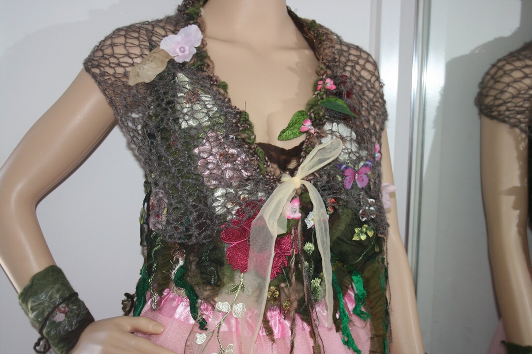 Romantic Forest Gossamer Shawl Wrap. With Flowers. Freeform Lace ...