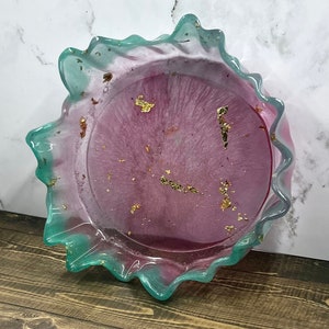 Large Circular Two Tone Crinkle Edge Dish in Mint and Soft Pink Ottoman ...