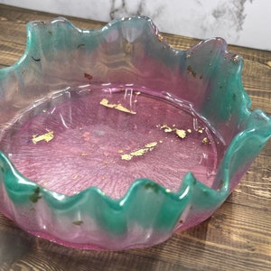 Large Circular Two Tone Crinkle Edge Dish in Mint and Soft Pink Ottoman ...