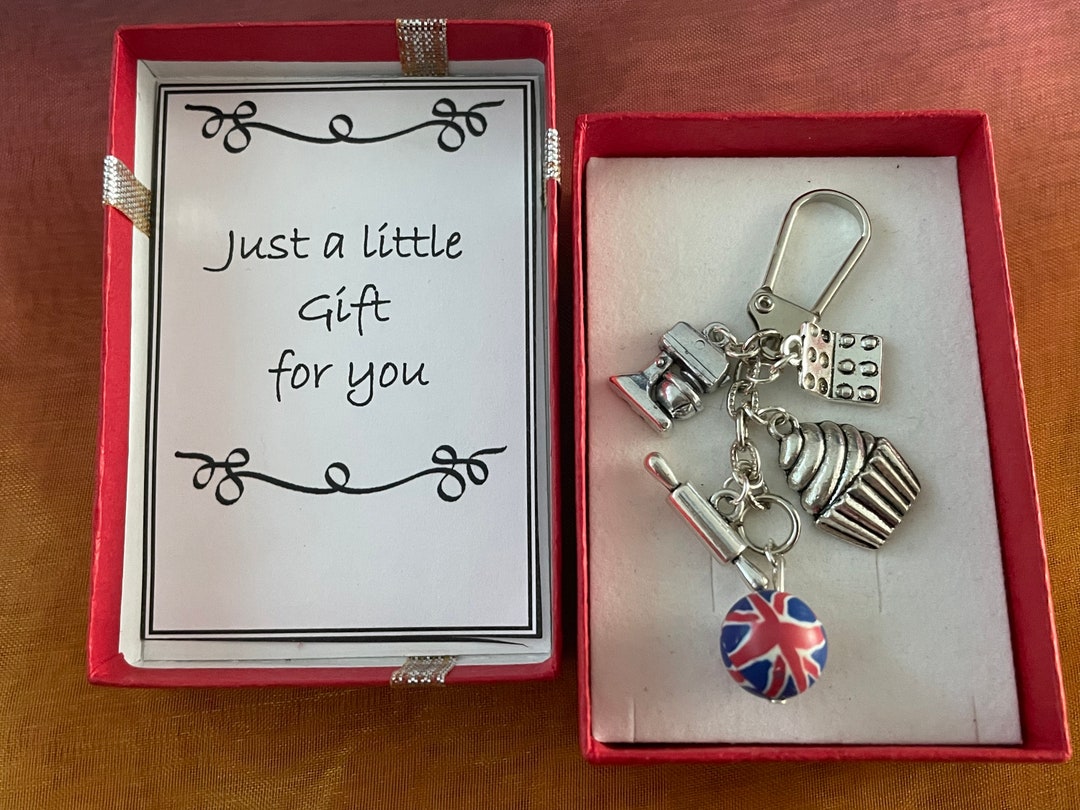 British Bake off Tv Charm Keepsake Gift Cupcake Baking Tray Rolling Pin ...