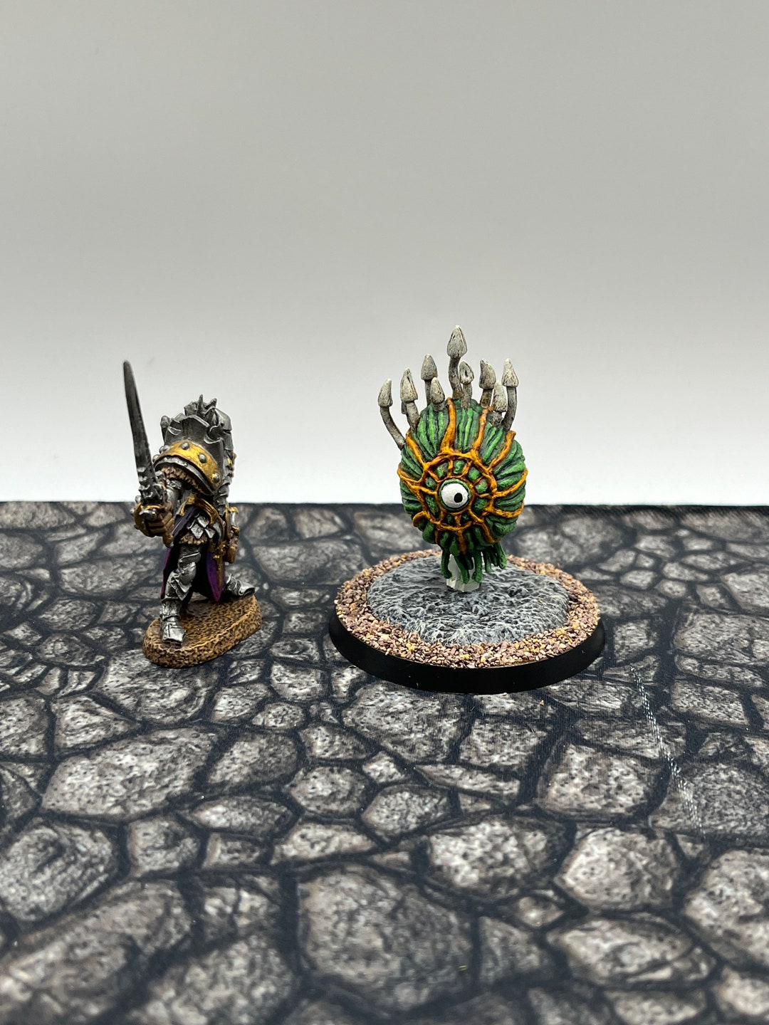 Hand Painted Gas Spore Miniature - Dnd, D&D, Pathfinder, TTRPG - Etsy
