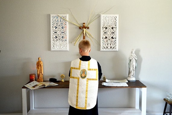 Catholic Priest Vestments For Mass